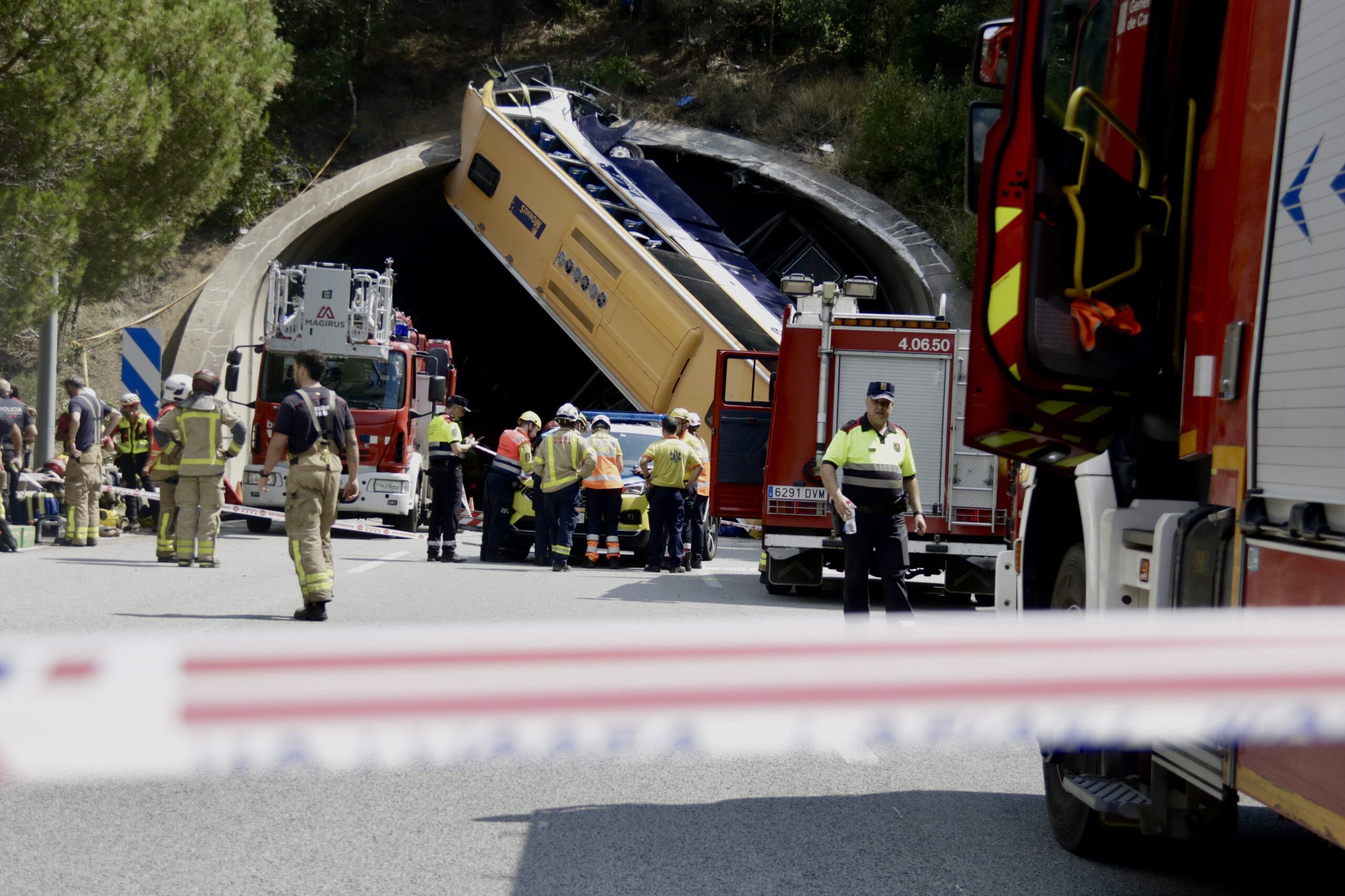 Grave Accidente De Tráfico En La C 32 Involucra A Un Autobús Y Deja 2444